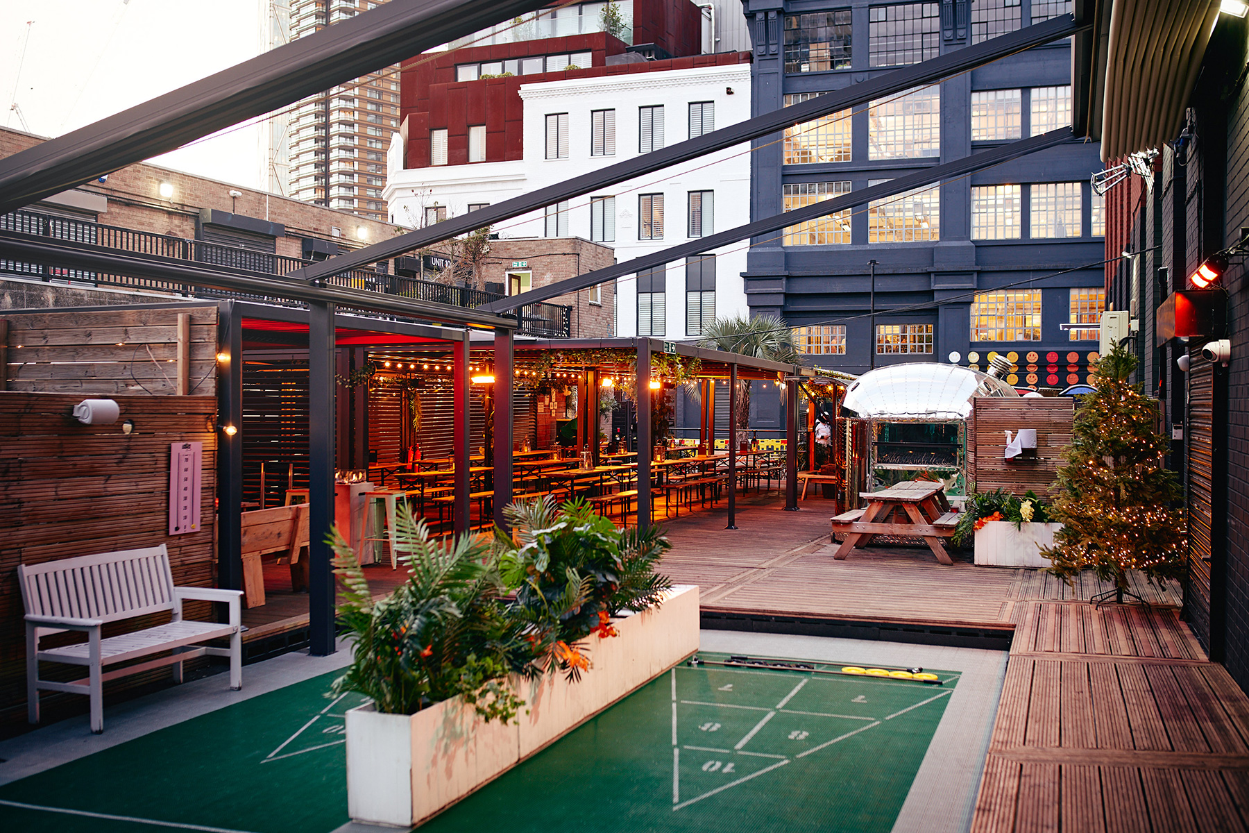 9 Of The Best Activity Bars In London | SL.Man