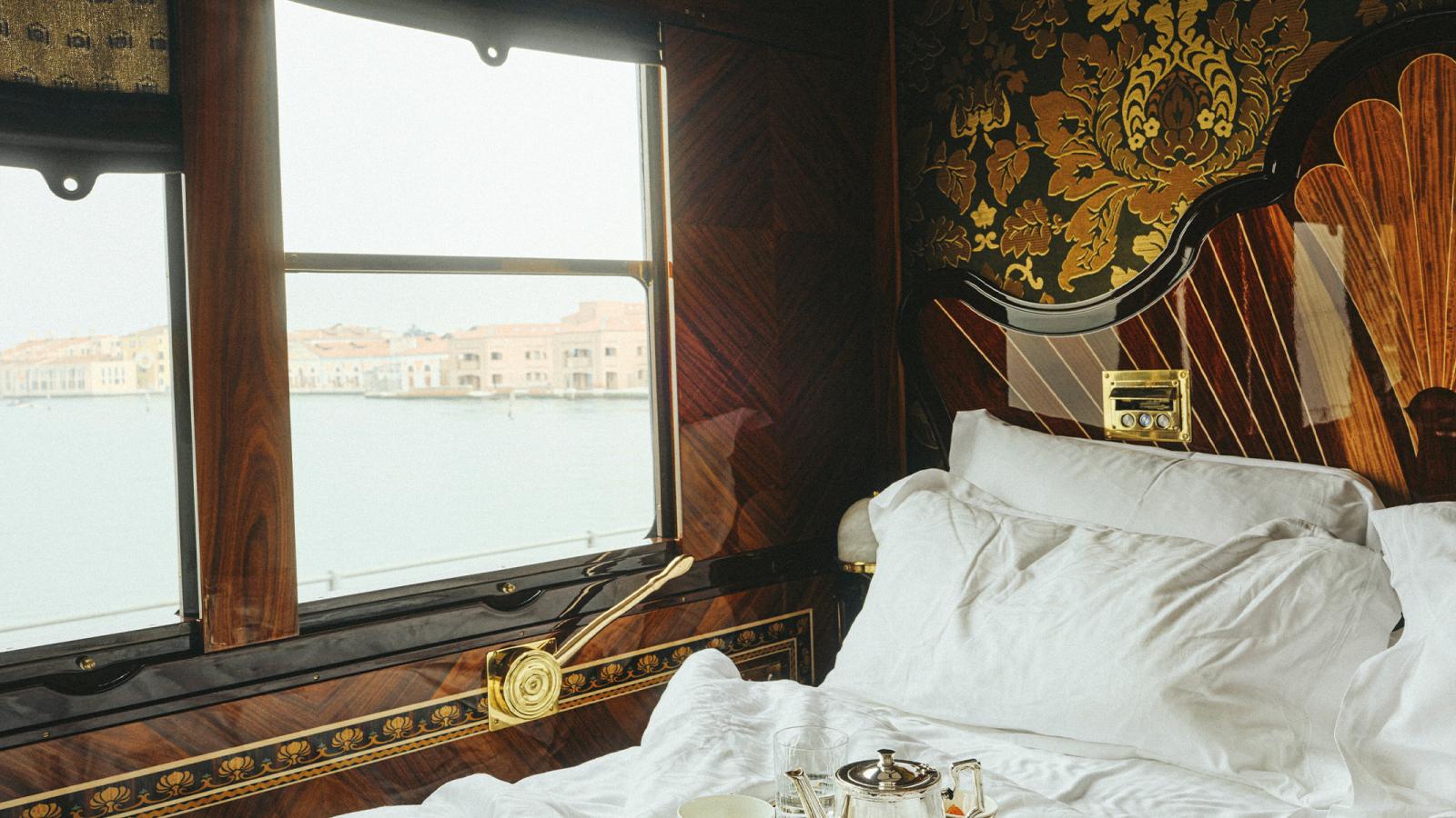 Holidays on a Train | SL.Man